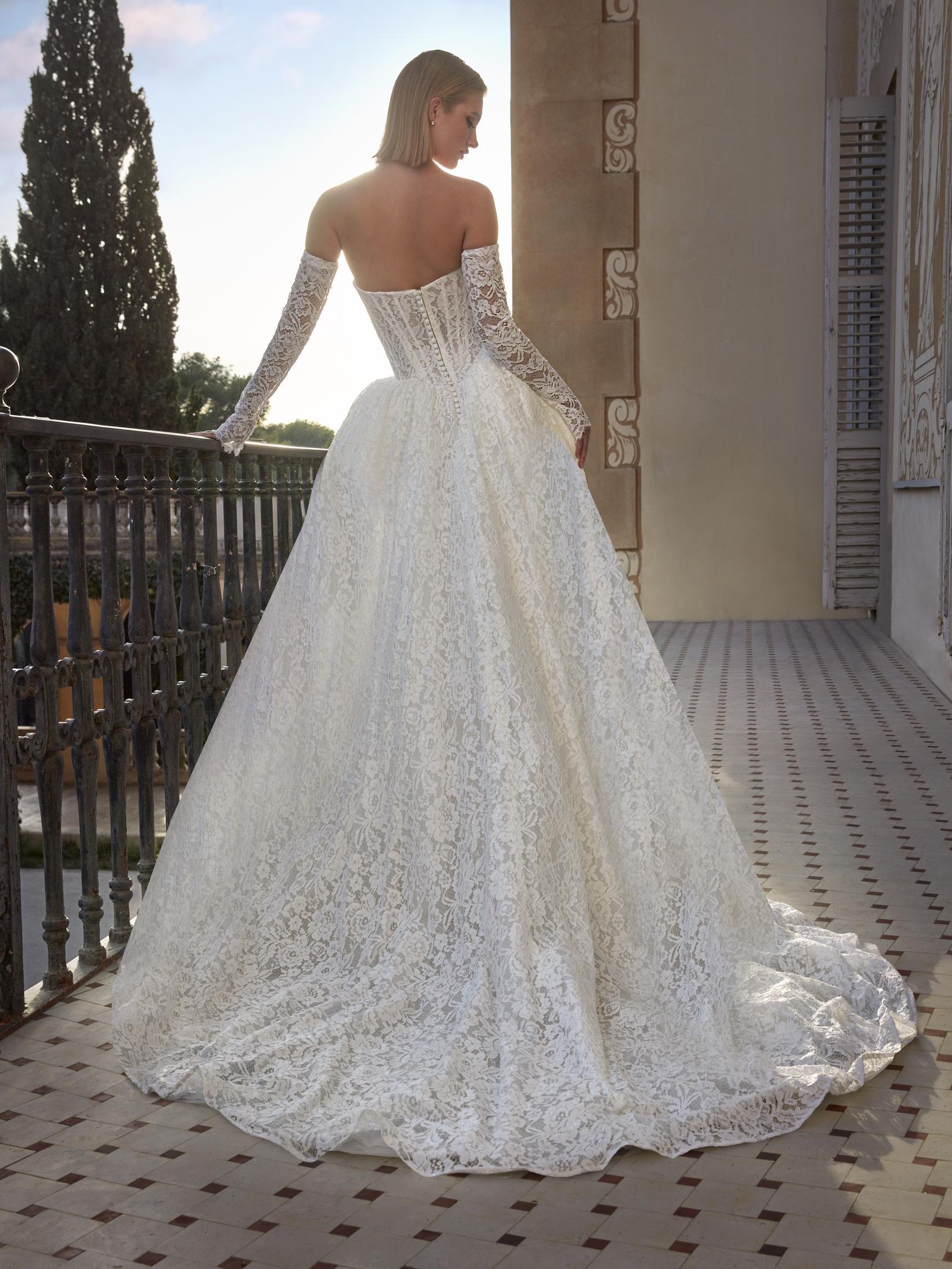 Abito sposa a sirena Beatris by Pronovias Il Giardino della Sposa